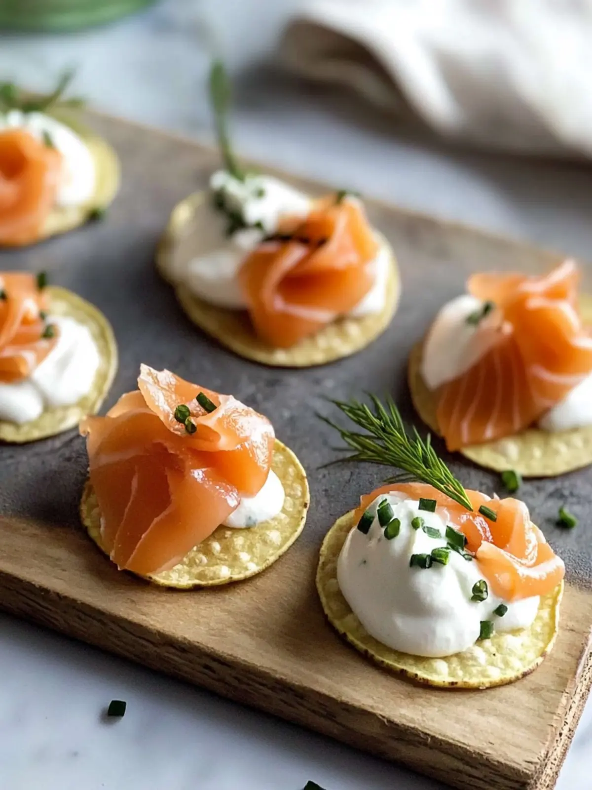 Delicious Smoked Salmon Potato Chip Canapés for Effortless Entertaining